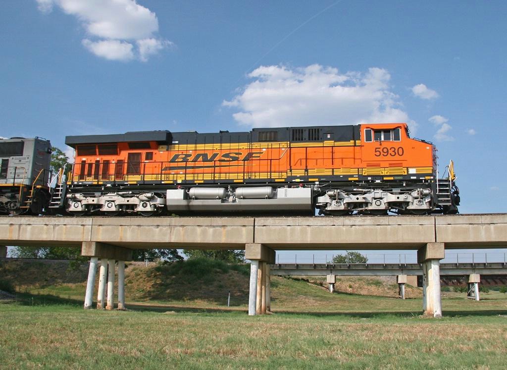 BNSF 5930